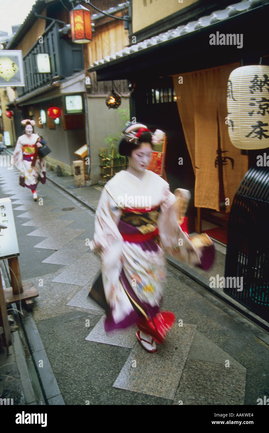 Japan Kyoto maiko apprentice geishas Stock Photo - Alamy