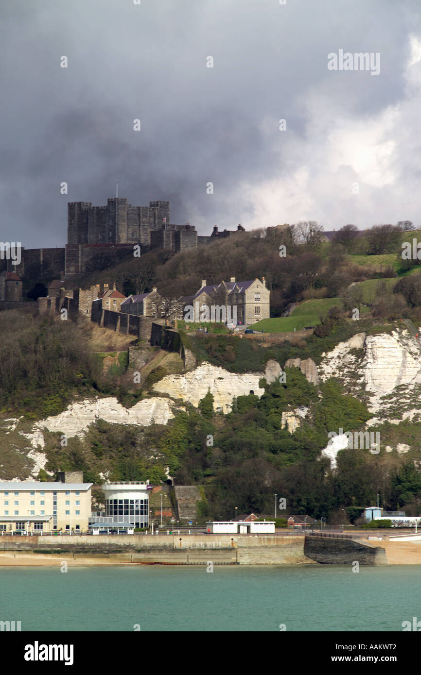 Dover white cliffs Castle and port Stock Photo - Alamy