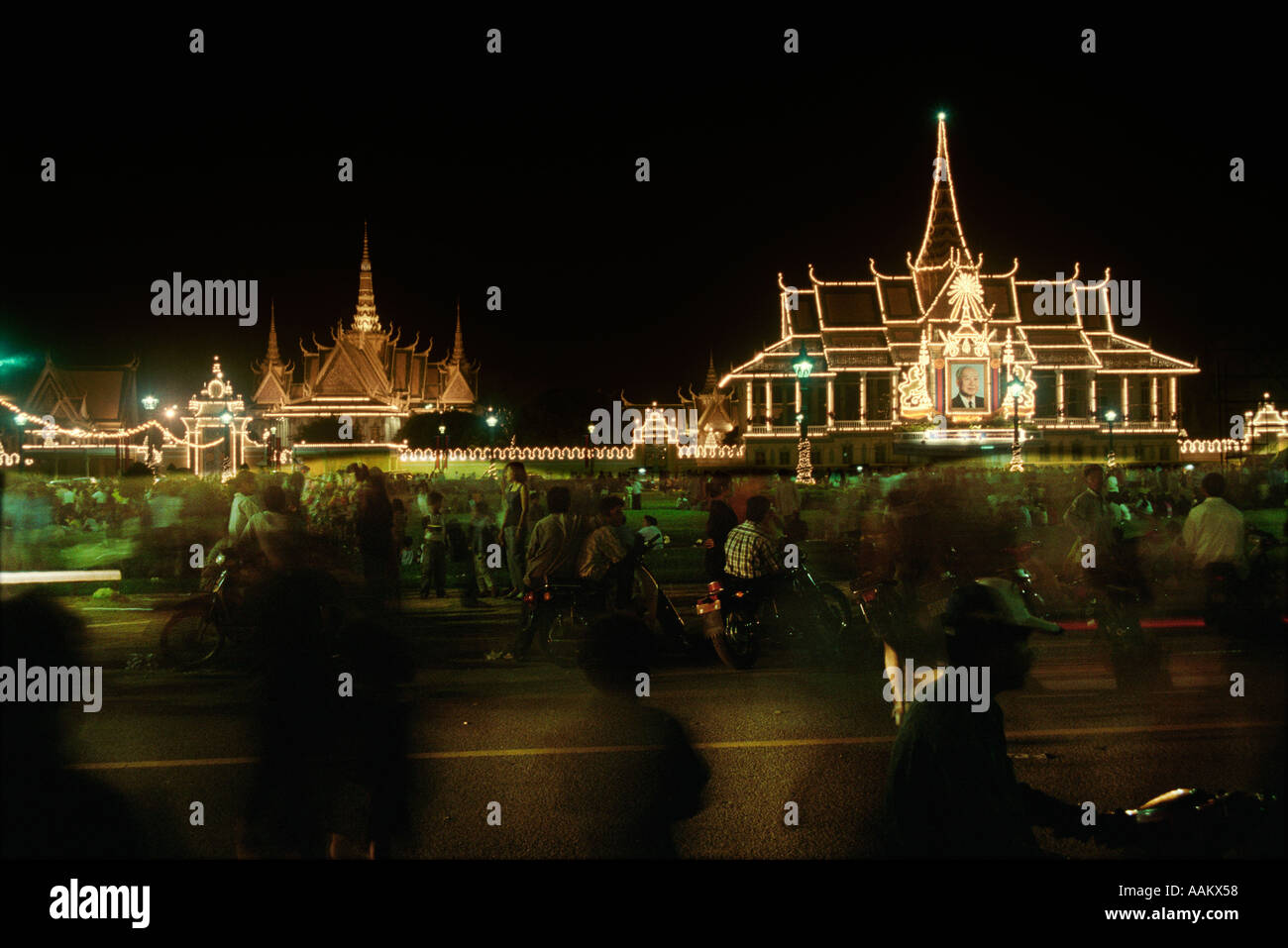 Cambodia Phnom Penh The Royal Palace and the Silver Pagoda at night ...