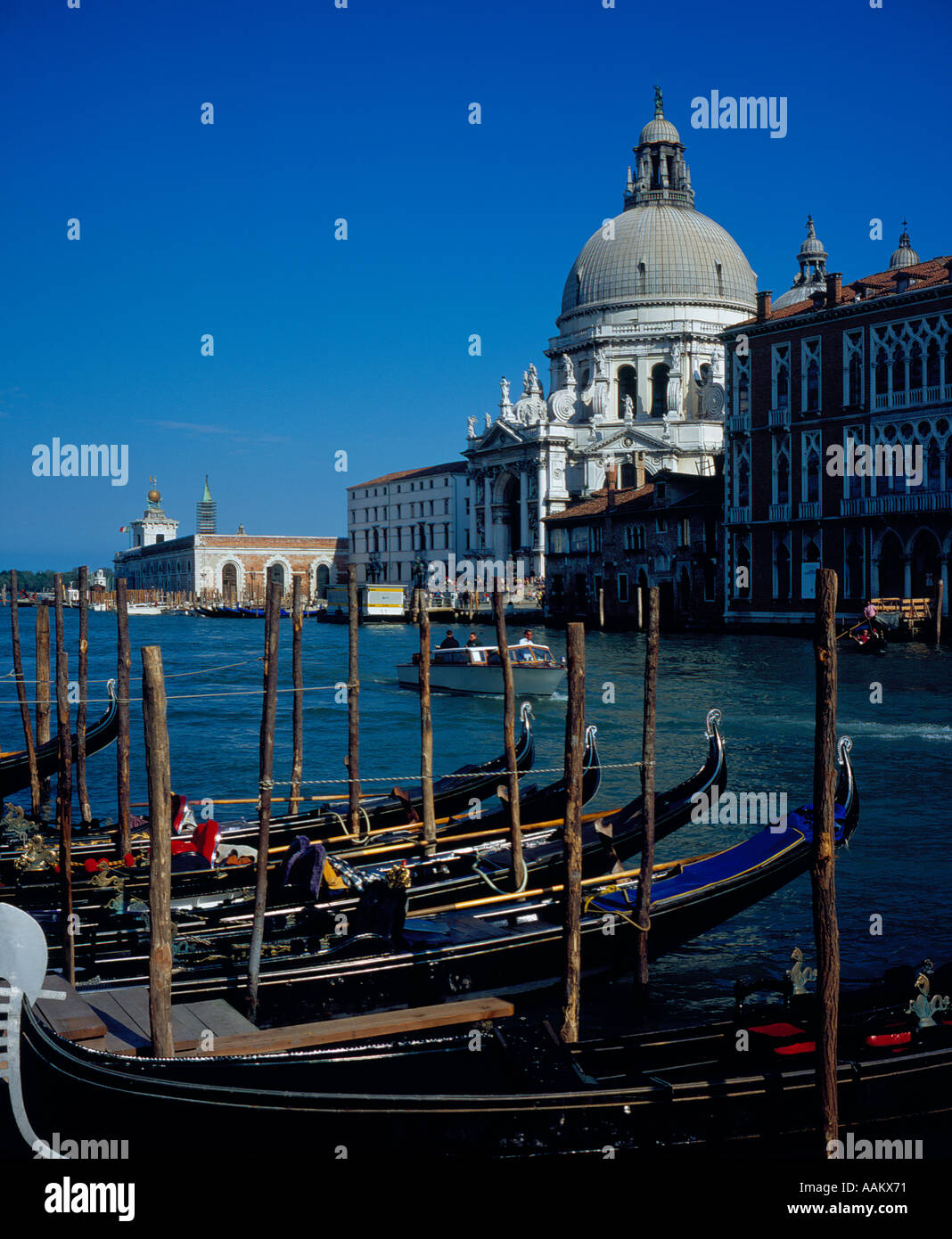 Gondola parking santa maria hi-res stock photography and images - Alamy