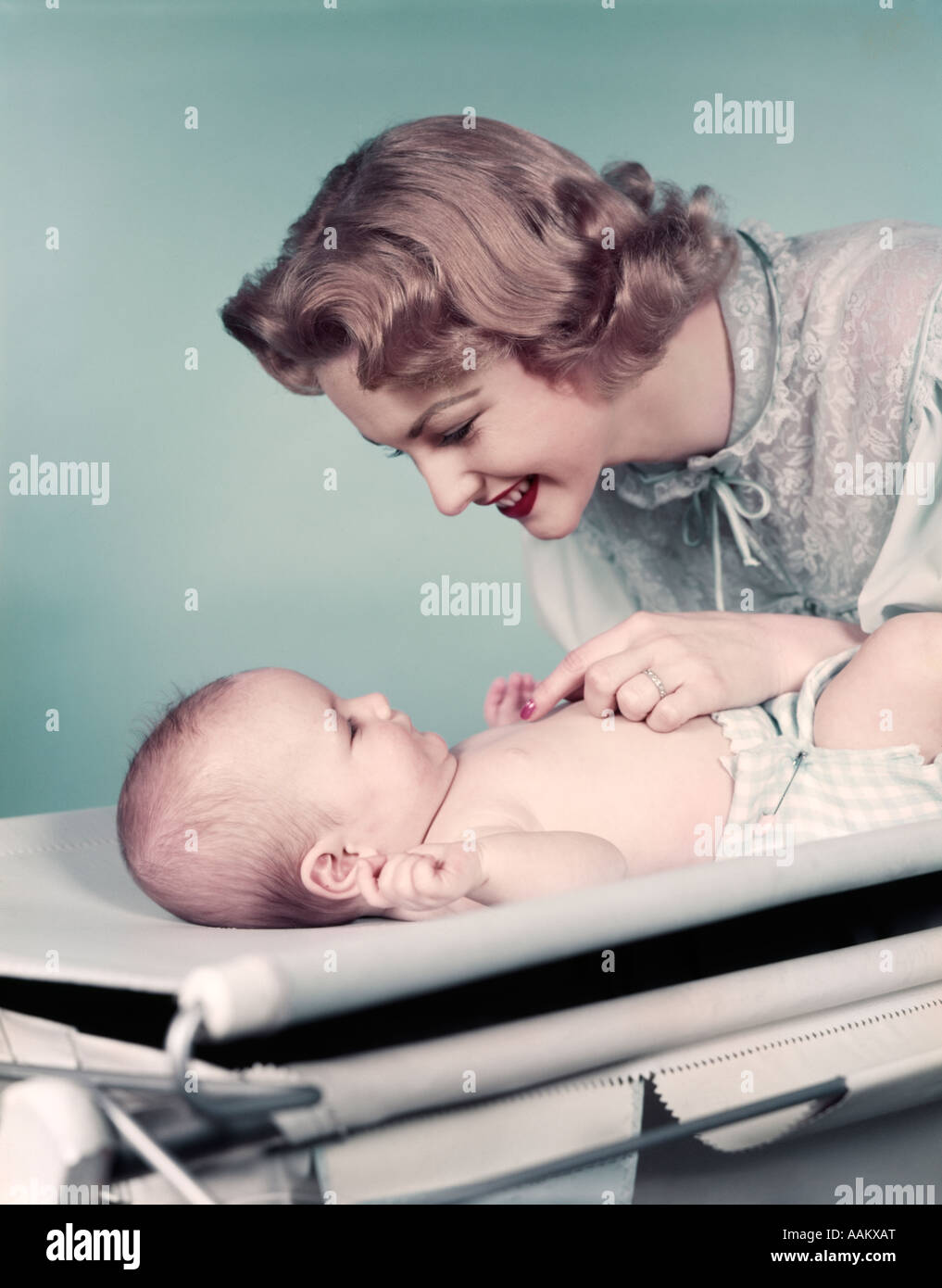 Woman and baby 1950s hi-res stock photography and images - Alamy
