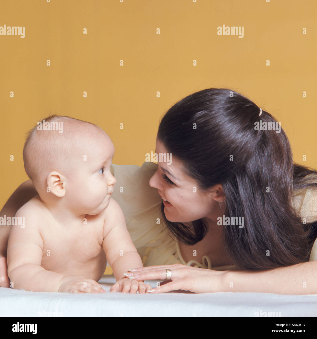 Child alone look surprised home hi-res stock photography and images - Alamy