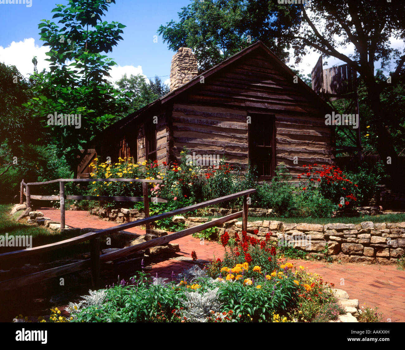 LOG CABIN HISTORIC SHAKE RAG ALLEY MINERAL POINT WISCONSIN Stock Photo ...