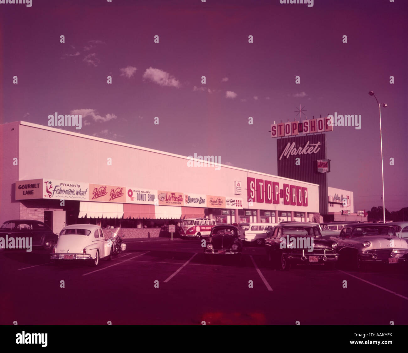 1950s supermarket color hi-res stock photography and images - Alamy