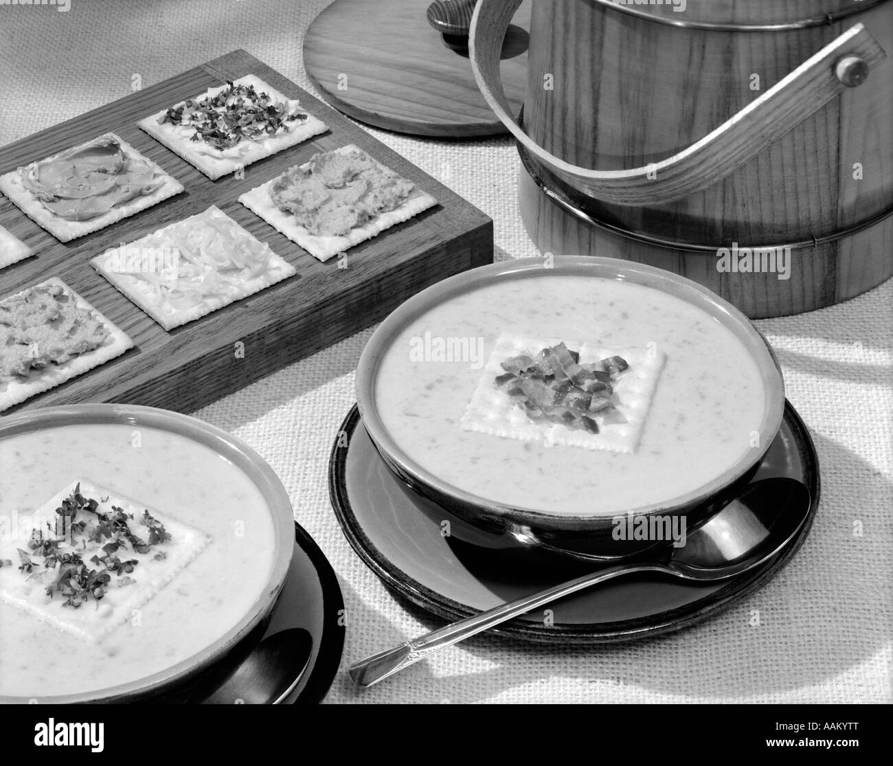 SOUP FLOATS SALTINES CRACKERS Stock Photo - Alamy