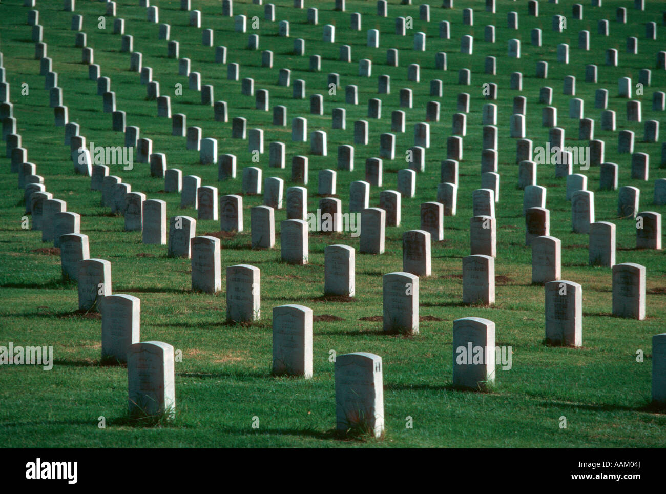 TOMBSTONES IN VETERAN'S CEMETERY LOS ANGELES CALIFORNIA Stock Photo - Alamy