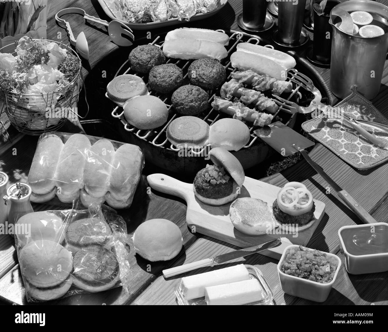 HAMBURGERS HOT DOGS BUNS COOKOUT BARBEQUE Stock Photo - Alamy