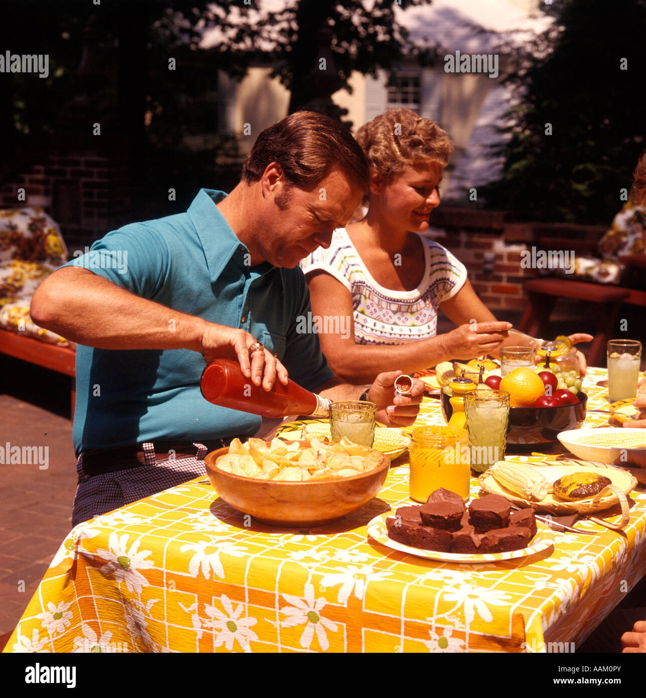 1970s MAN WOMAN BACKYARD PICNIC TABLE MEAL EATING FOOD BROWNIES KETCHUP ...