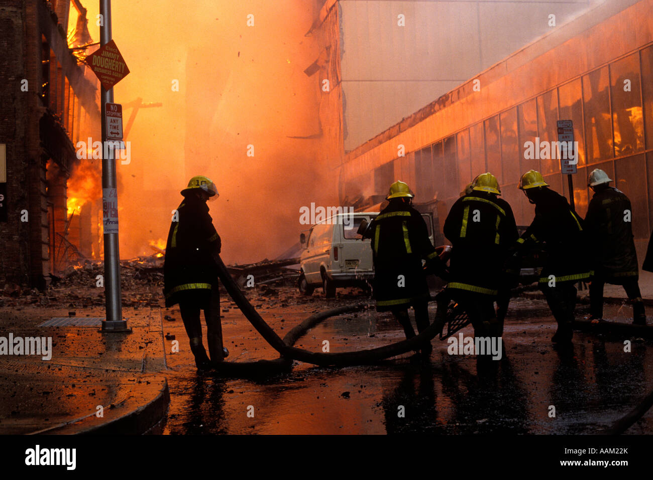 FIREMEN AT LARGE URBAN FIRE Stock Photo - Alamy