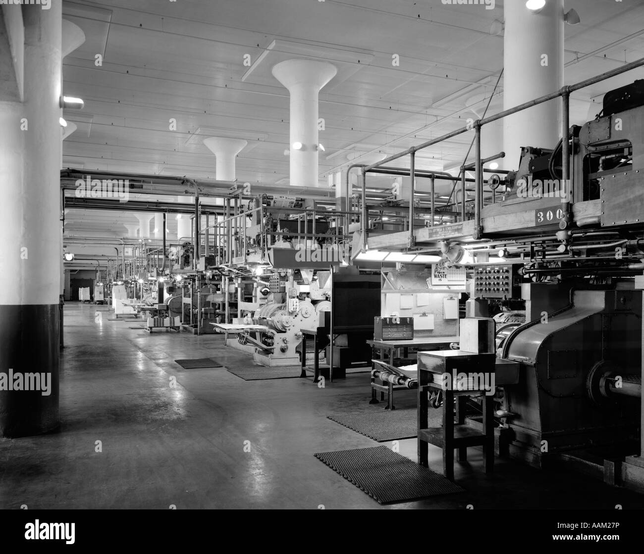 Machines of the 1930s hi-res stock photography and images - Alamy