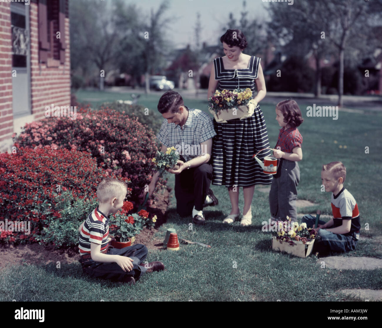 Women with flowers 1950s hi-res stock photography and images - Alamy