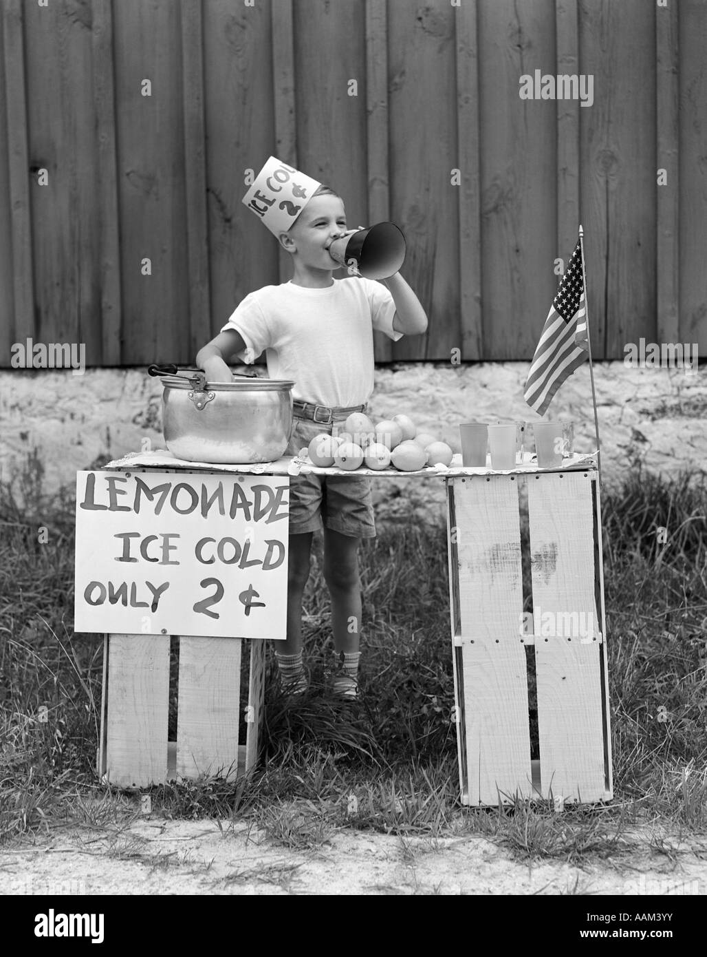 Children selling lemonade hi-res stock photography and images - Alamy