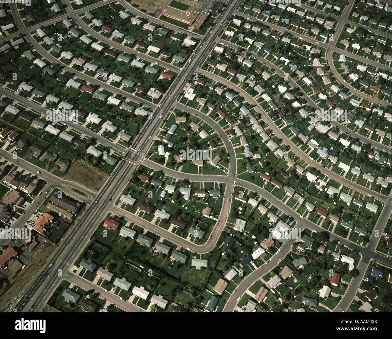 1980s AERIAL OF SUBURBAN DEVELOPMENT HOUSES AND STREET PATTERN Stock ...