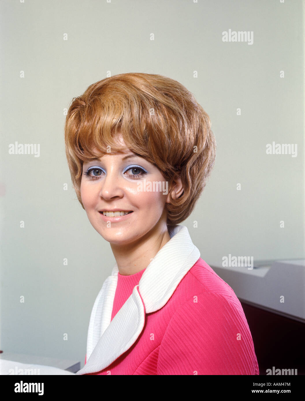 1960s BLOND BUSINESS WOMAN SMILING PORTRAIT Stock Photo - Alamy 1960s BLOND BUSINESS WOMAN SMILING PORTRAIT Stock Photo - Alamy