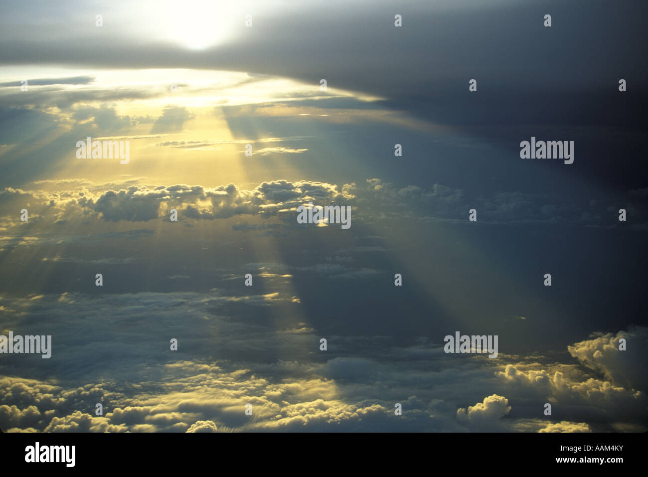 STRATOCUMULUS CLOUDS WITH SUN RAYS AT SUNSET Stock Photo - Alamy