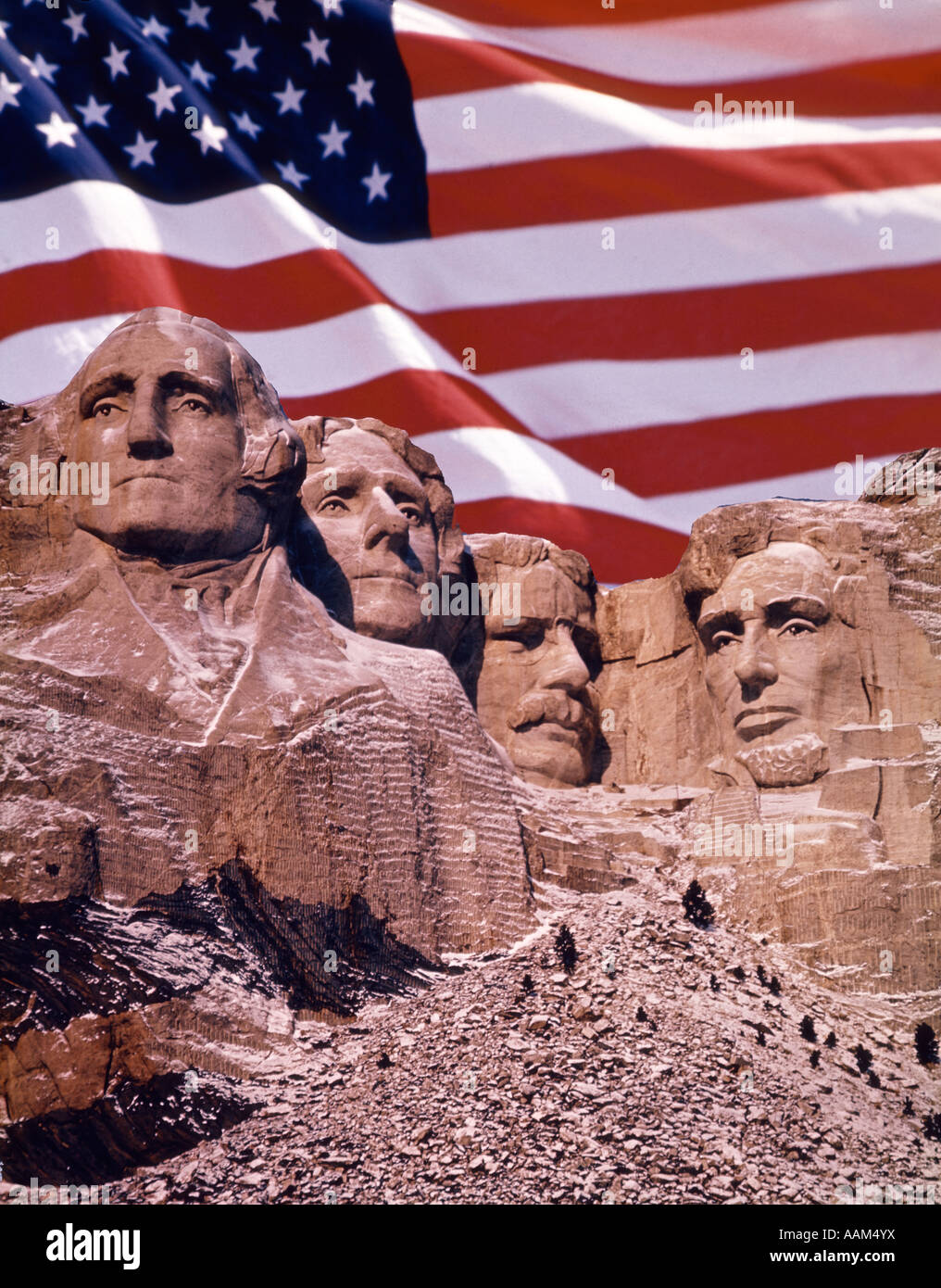 MOUNT RUSHMORE WITH AMERICAN FLAG IN BACKGROUND Stock Photo - Alamy