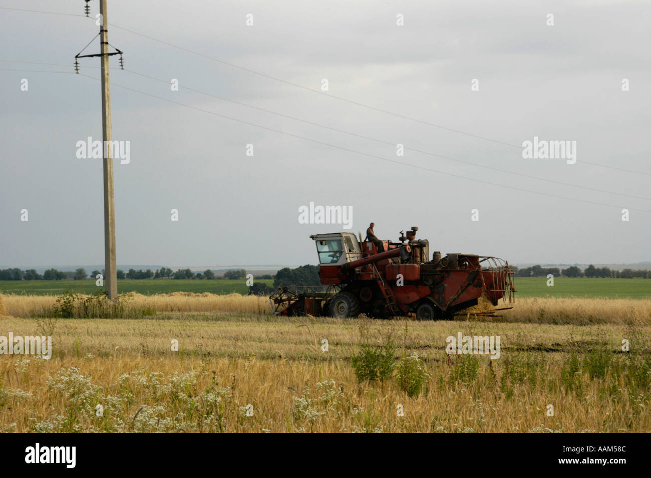 old combine harvester Stock Photo - Alamy