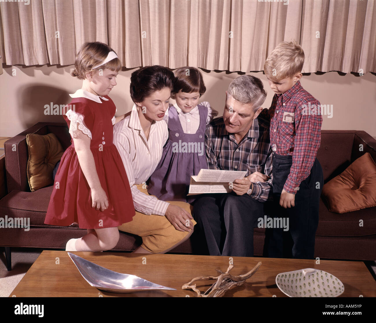 Family retro hi-res stock photography and images - Alamy
