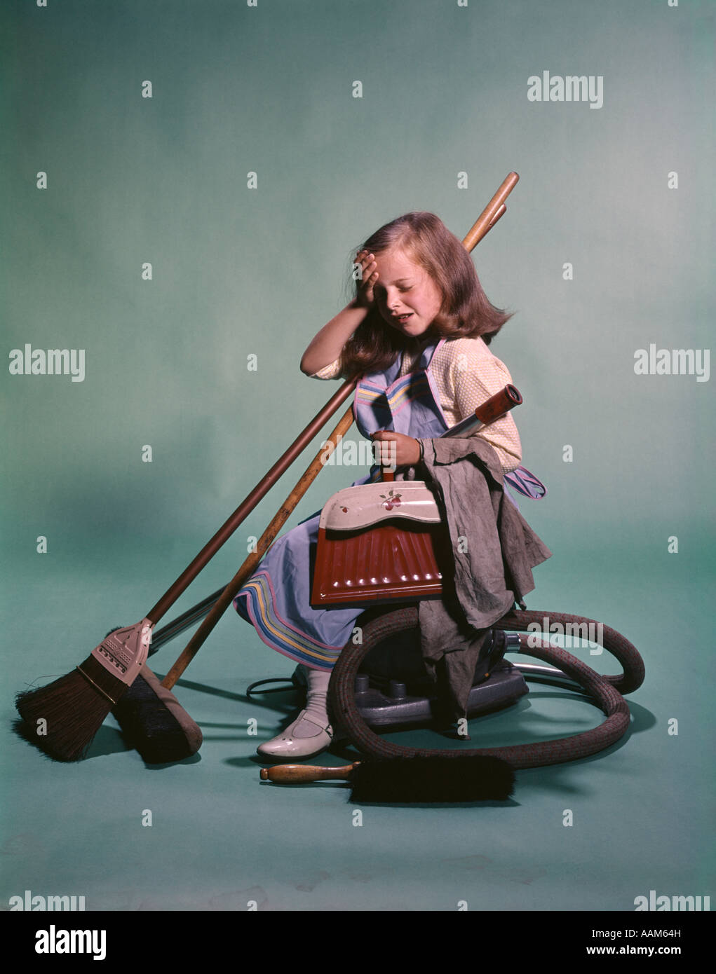 1960s housewife cleaning hi-res stock photography and images - Alamy