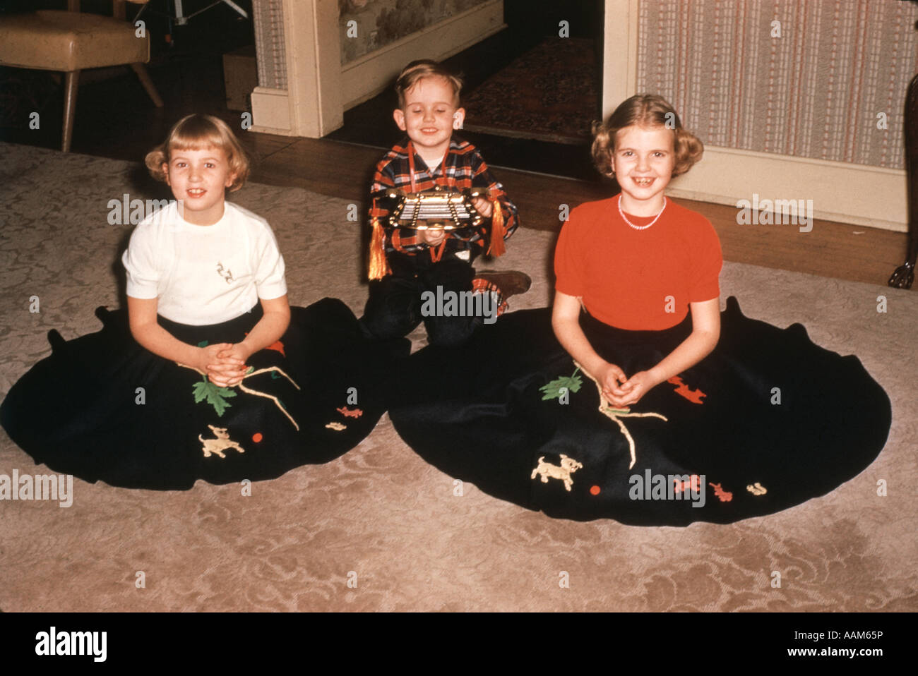 Clothing fashion 1954 hi-res stock photography and images - Alamy