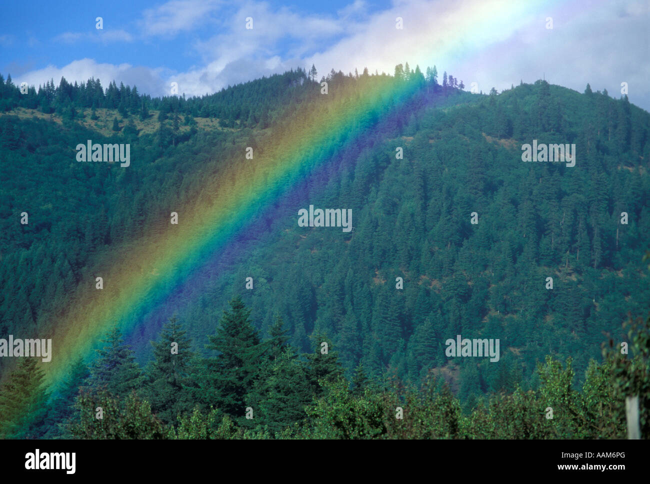 HOOD RIVER VALLEY OREGON RAINBOW Stock Photo - Alamy