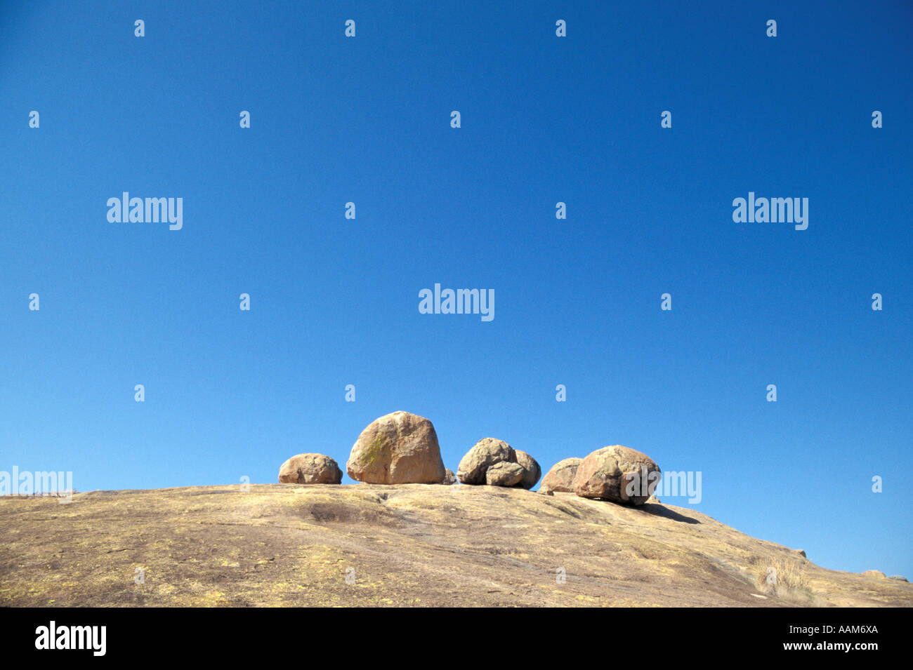 Boulders balance precariously on Matopos Hills Stock Photo - Alamy