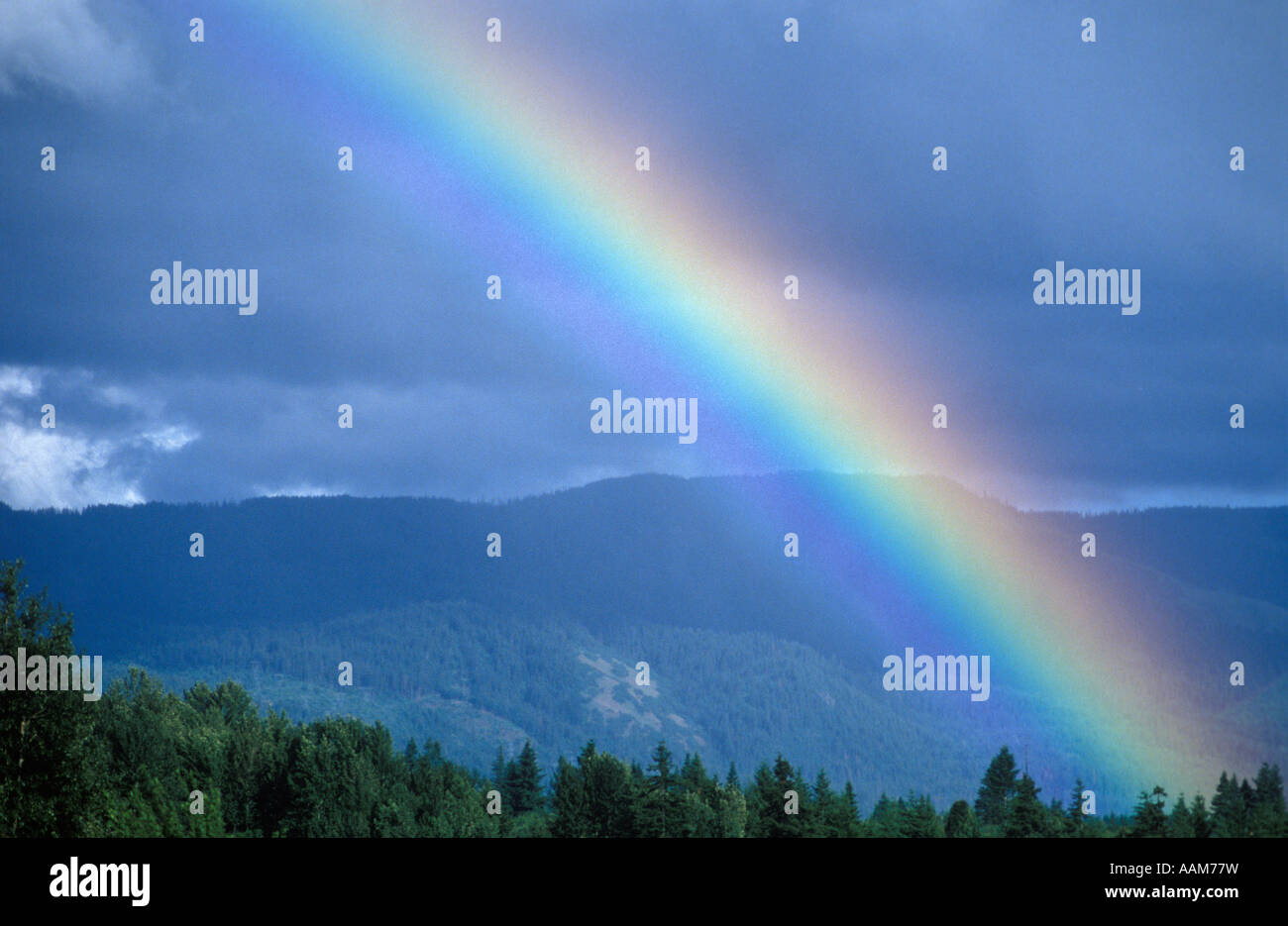 HOOD RIVER VALLEY OREGON RAINBOW Stock Photo - Alamy