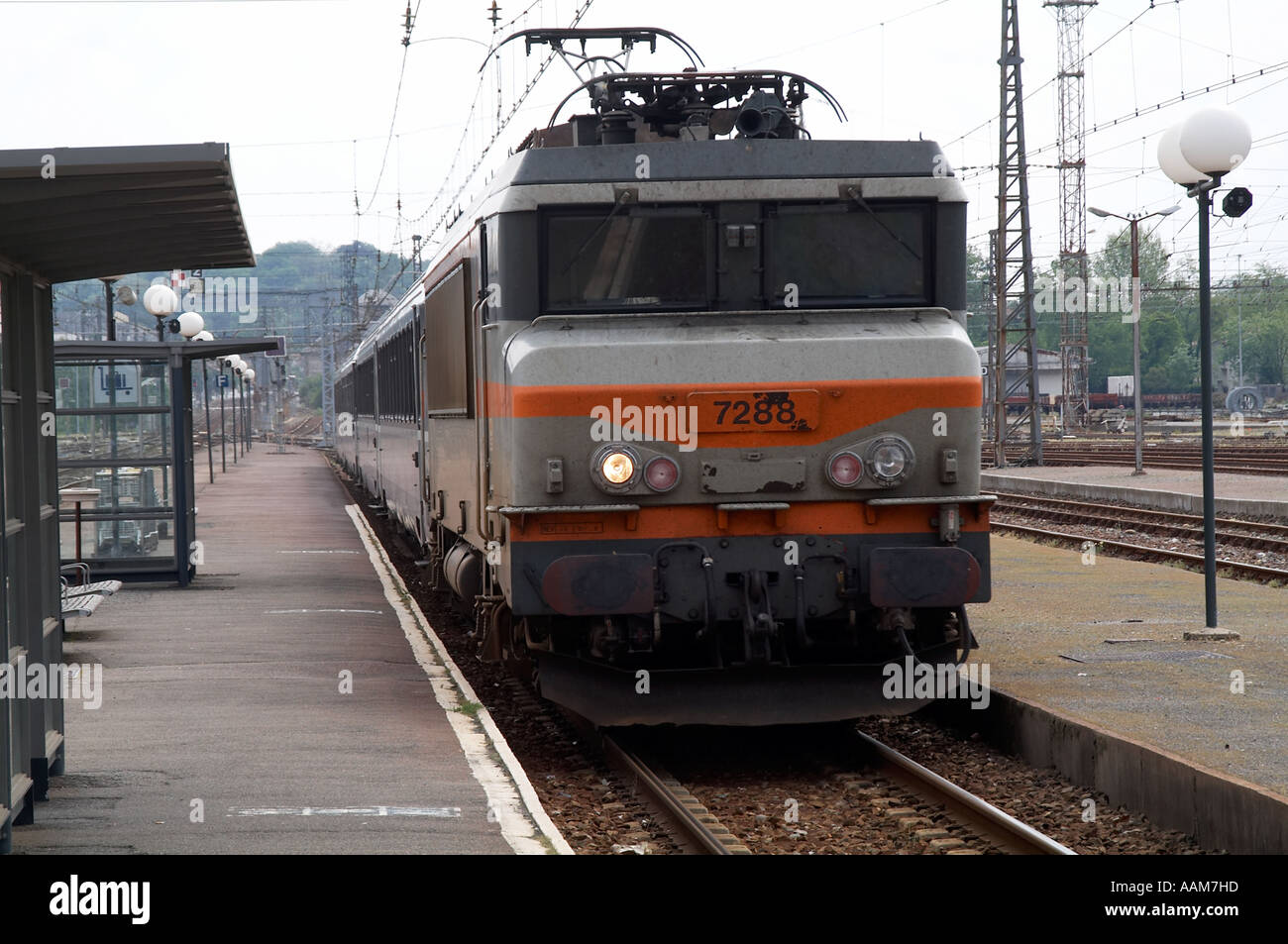 french, train, station, rail, railway, sncf, platform, overhead ...