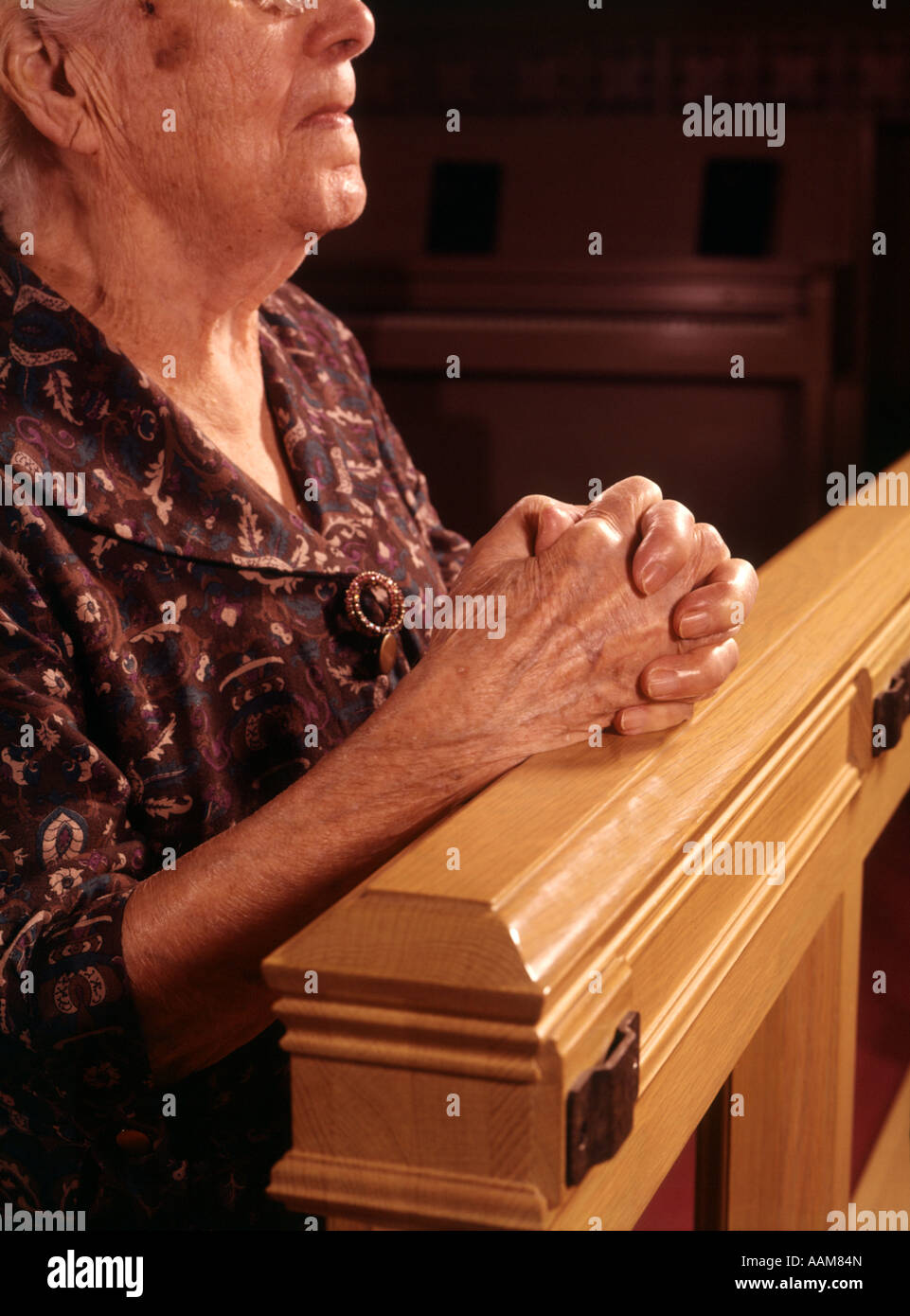 HANDS OF SENIOR ELDERLY OLDER WOMAN AT PRAYER PRAYING 1950s 1960s Stock ...