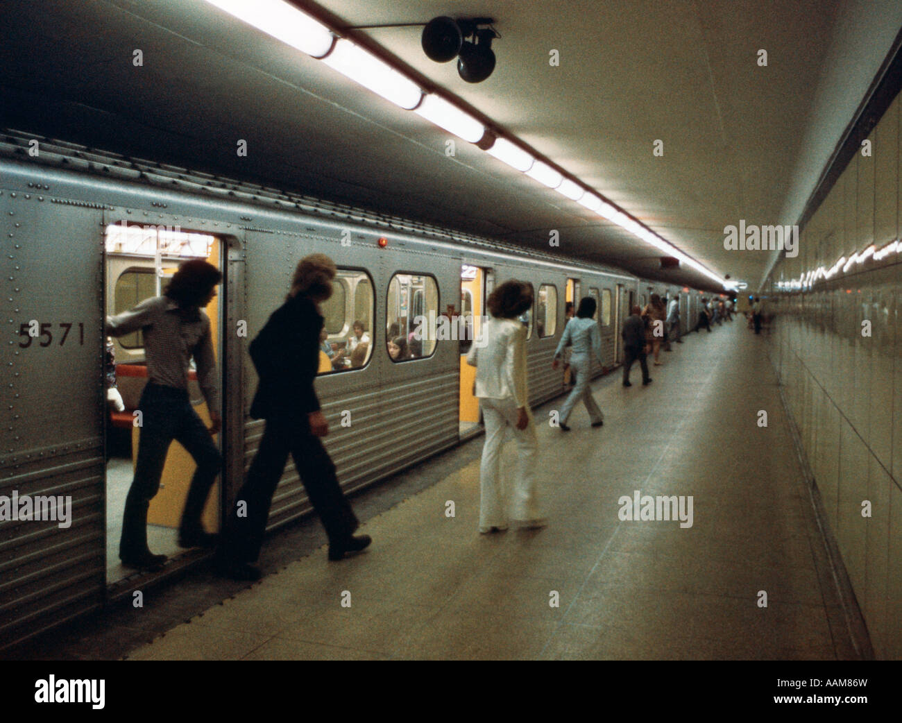 SUBWAY MASS TRANSIT TORONTO CANADA UNDERGROUND RAIL TRAIN COMMUTERS ...