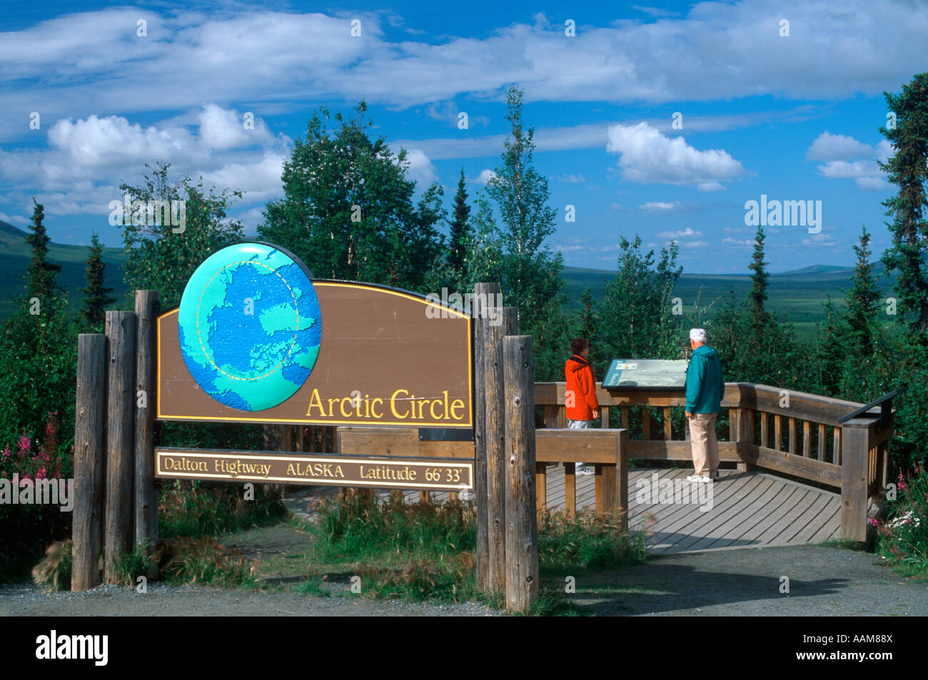 DALTON HIGHWAY ALASKA ARTIC CIRCLE SCENIC OVERLOOK SIGN Stock Photo - Alamy