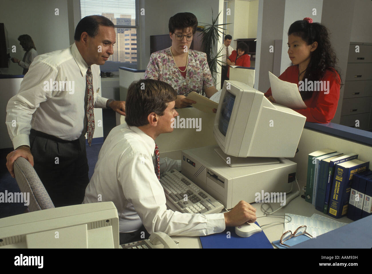 OFFICE WORKERS WAITING FOR INFORMATION FROM COMPUTER Stock Photo - Alamy