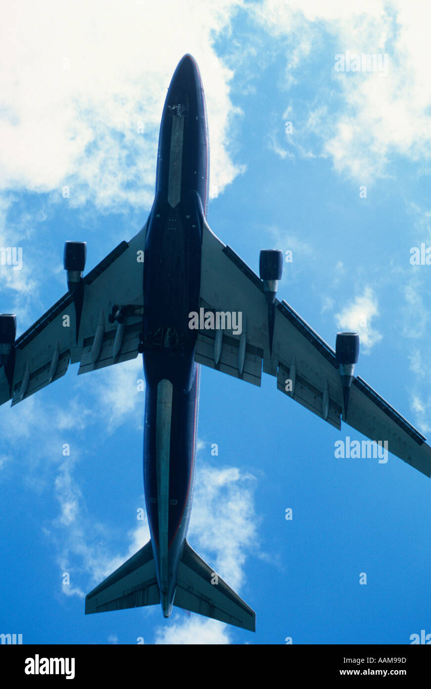 a passenger airliner flying overhead Stock Photo - Alamy