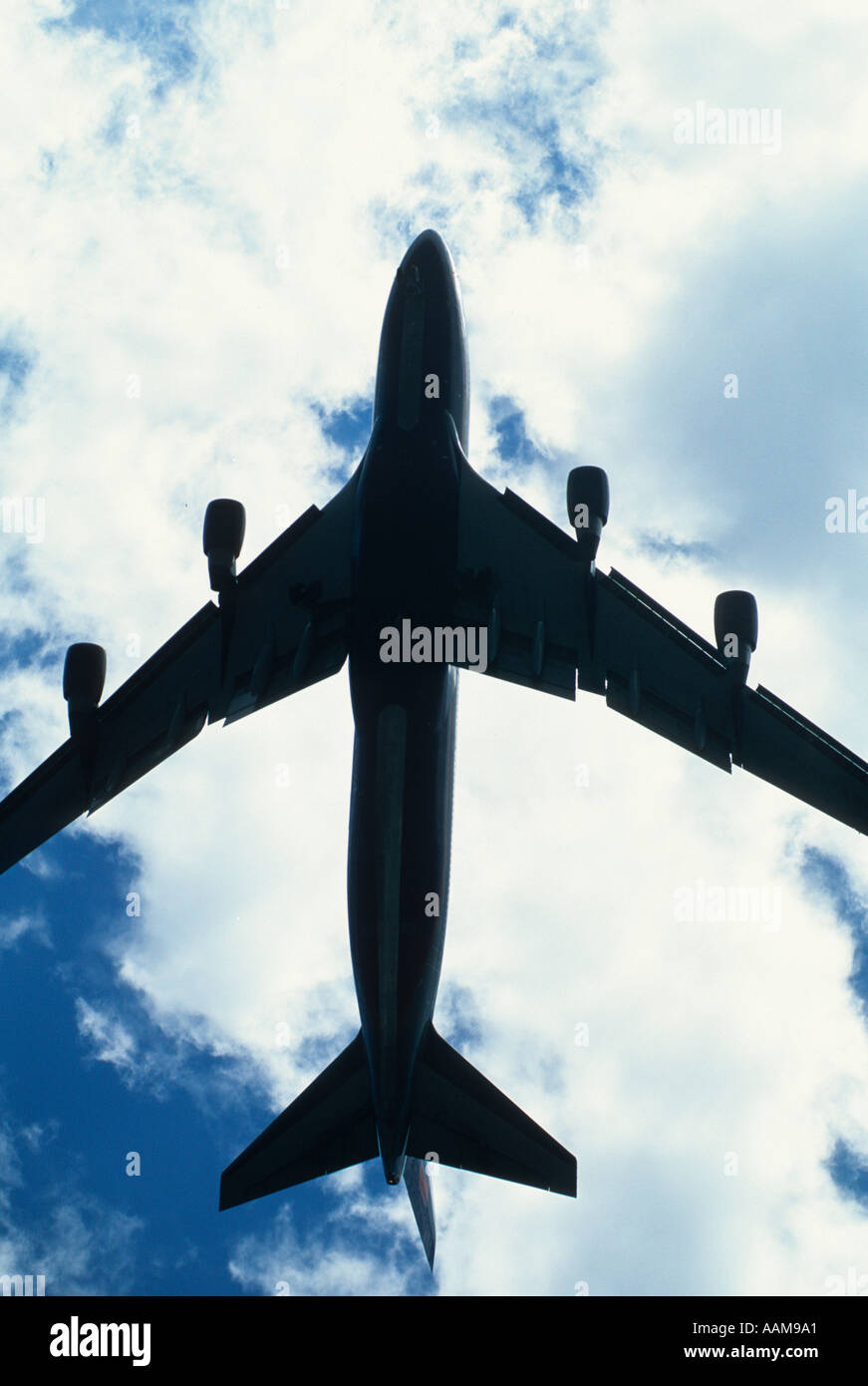 a passenger airliner flying overhead Stock Photo - Alamy