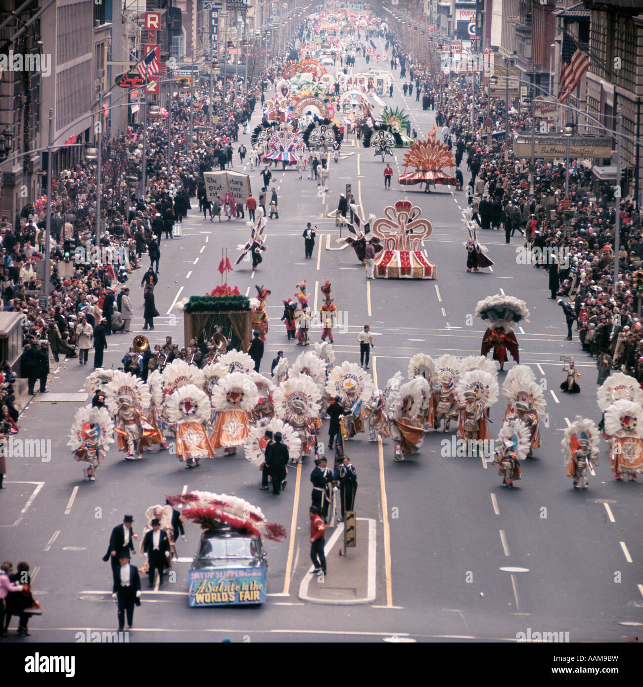 1960s MUMMERS PARADE NEW YEARS DAY PHILADELPHIA COSTUMES BAND CROWD ...