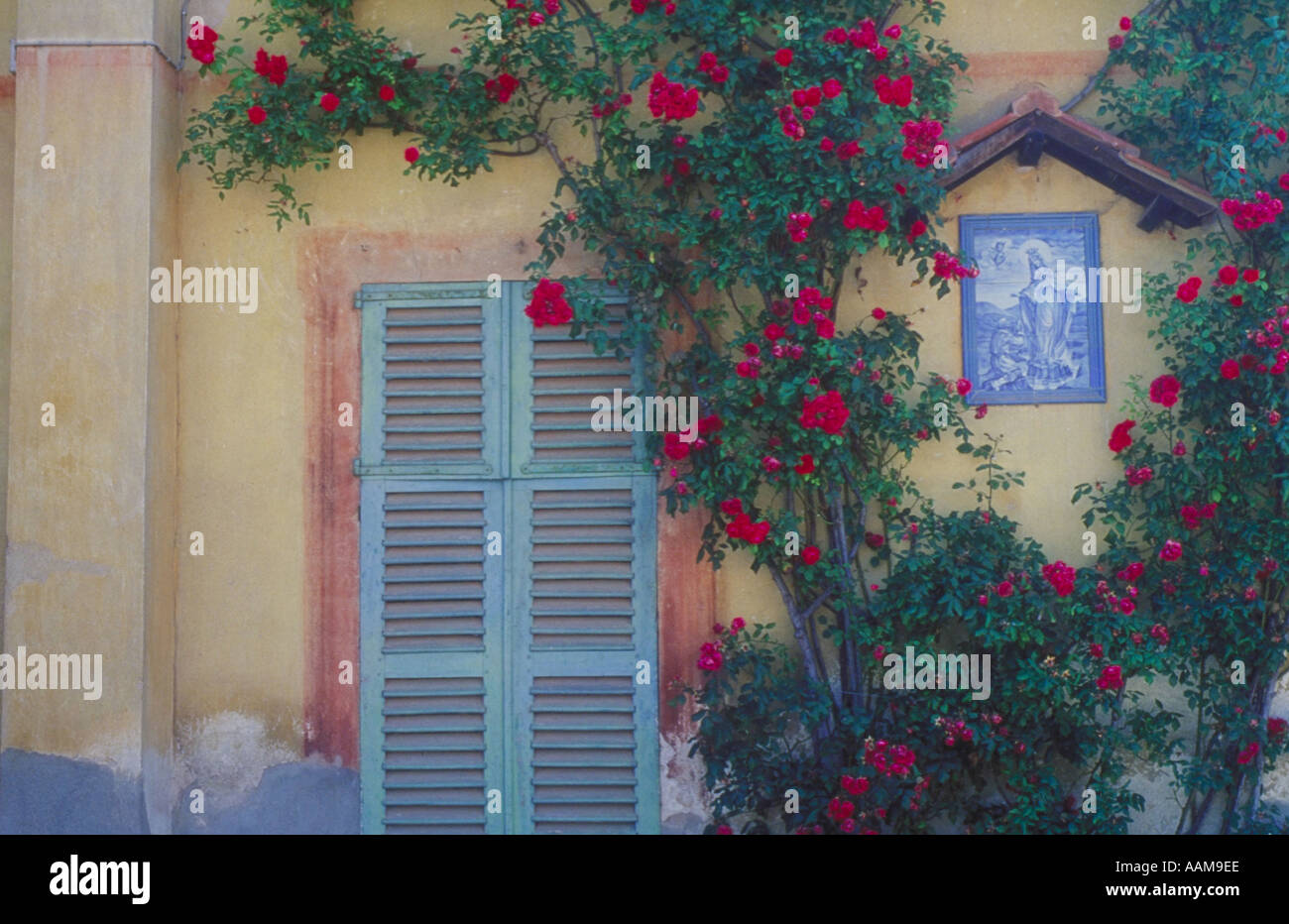 Old northern italian stone house hi-res stock photography and images ...