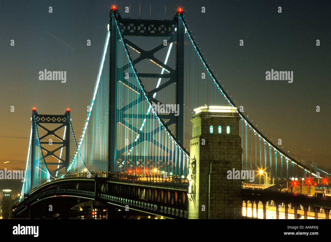 Ben franklin bridge night hi-res stock photography and images - Alamy