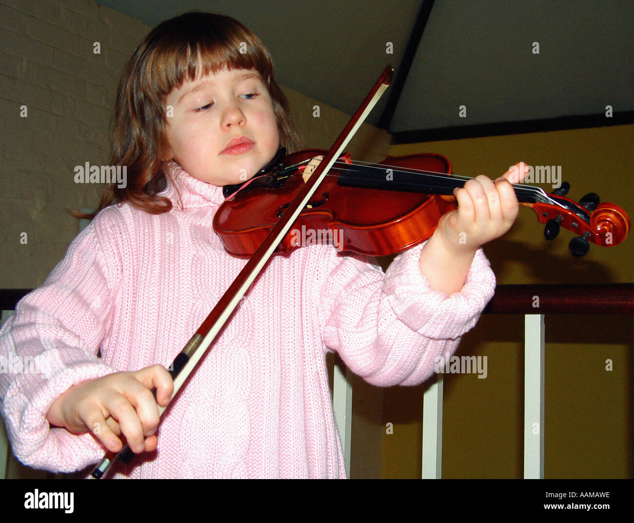 Child violin teach hi-res stock photography and images - Alamy