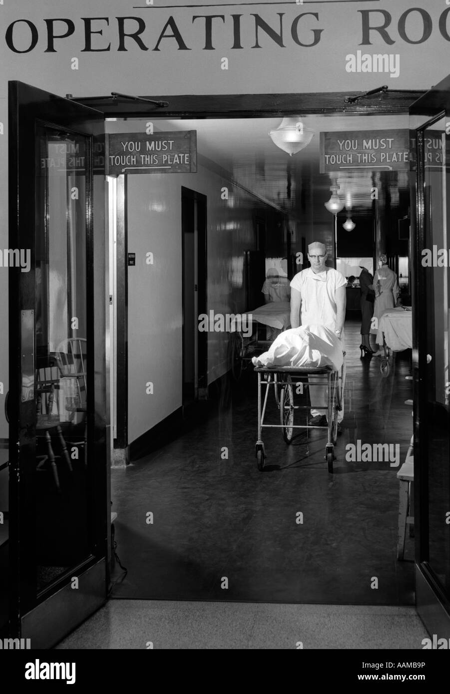 Vintage operating room hi-res stock photography and images - Alamy