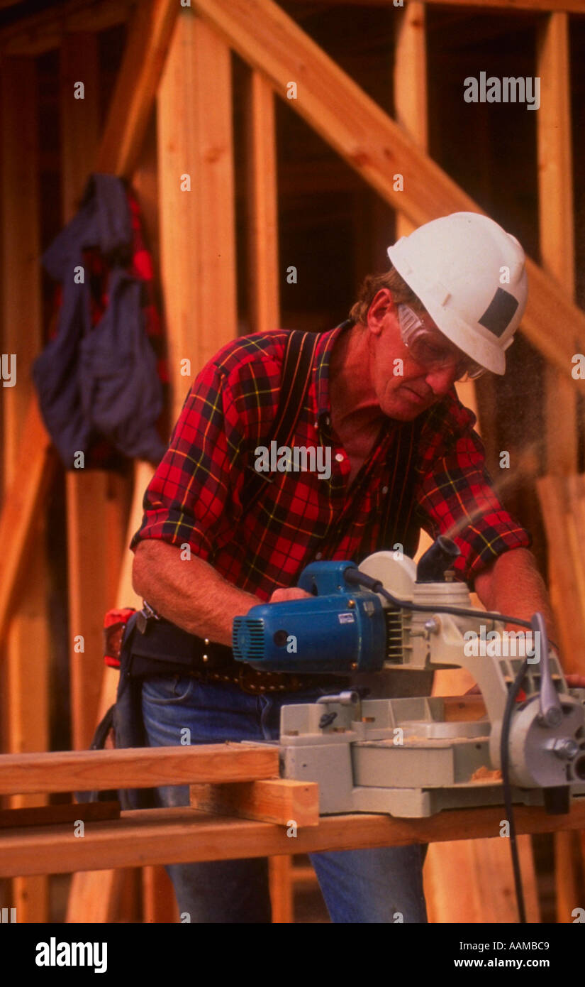 Usa timber housing under construction hi-res stock photography and ...