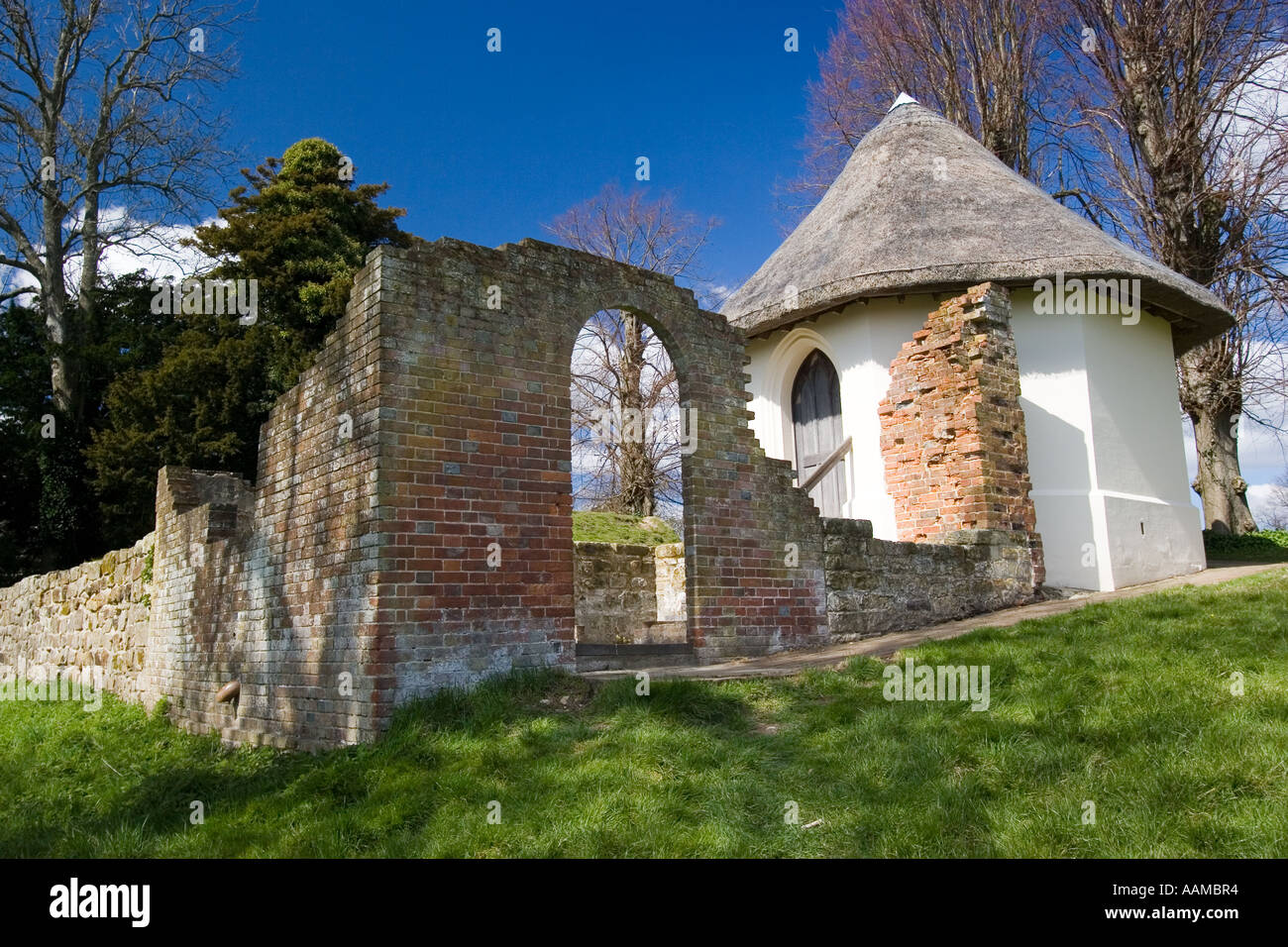 Conical thatched roof hi-res stock photography and images - Alamy