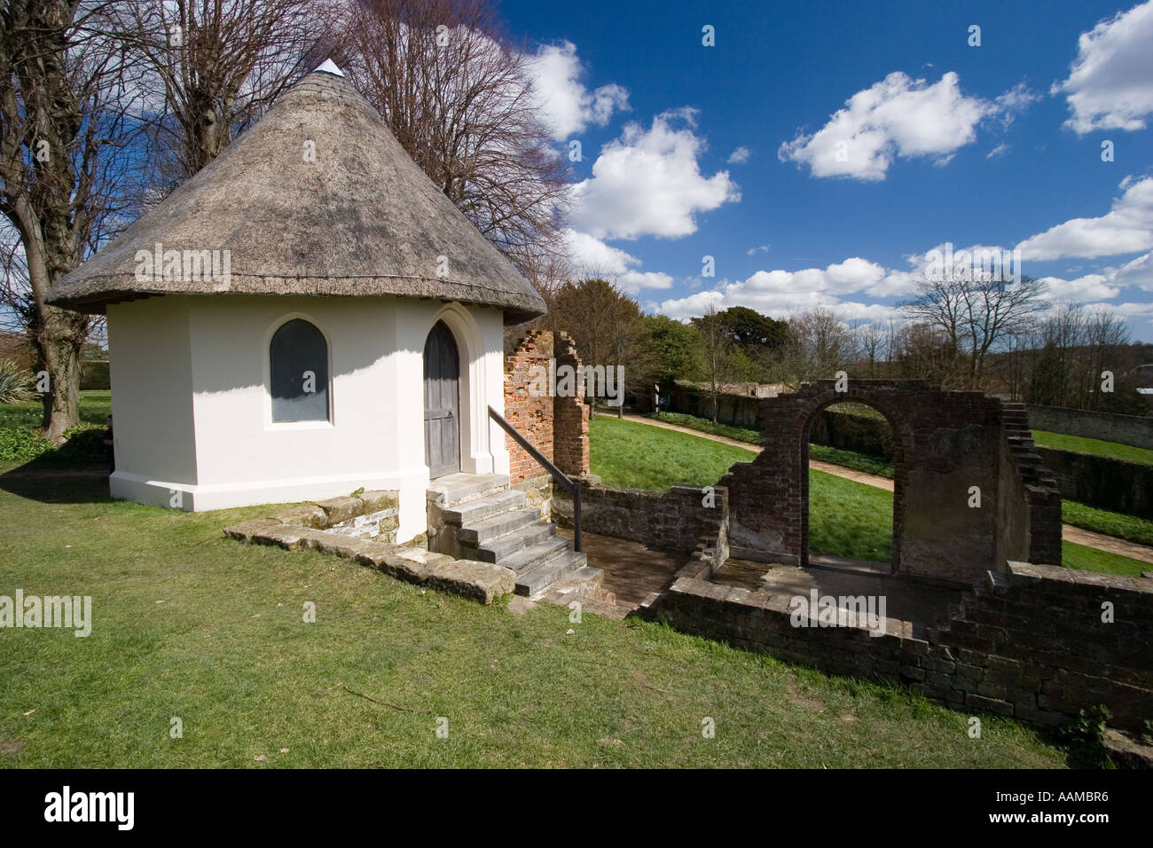 Conical thatched roof hi-res stock photography and images - Alamy