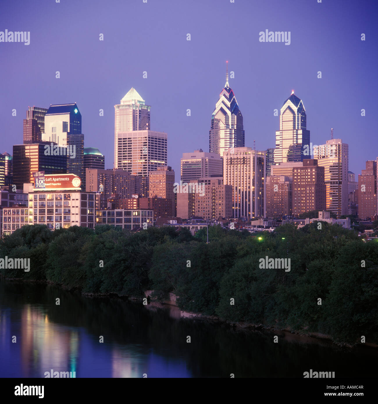 PHILADELPHIA PA SKYLINE AT DUSK Stock Photo - Alamy