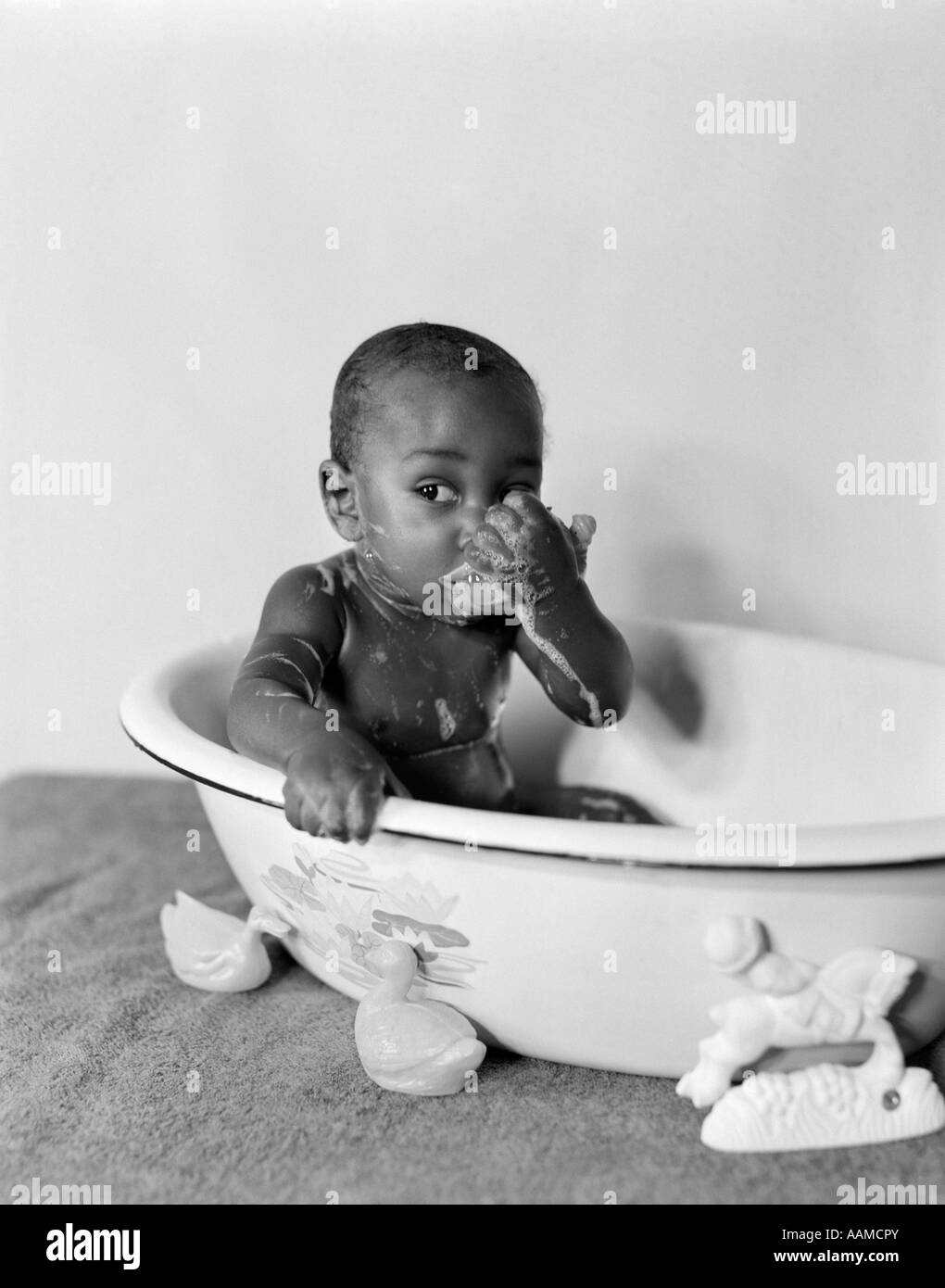 CHILD PORTRAIT AFRICAN AMERICAN BATH BOWL RETRO 1940s Stock Photo - Alamy