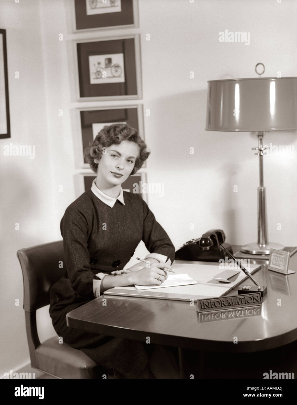 Woman receptionist 1960s hi-res stock photography and images - Alamy