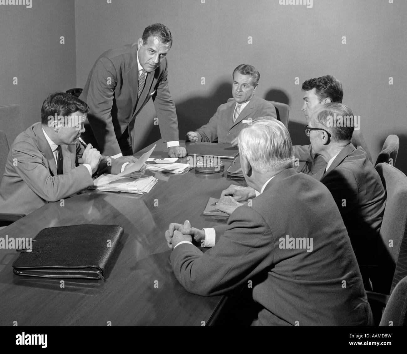Boardroom meeting 1950's hi-res stock photography and images - Alamy