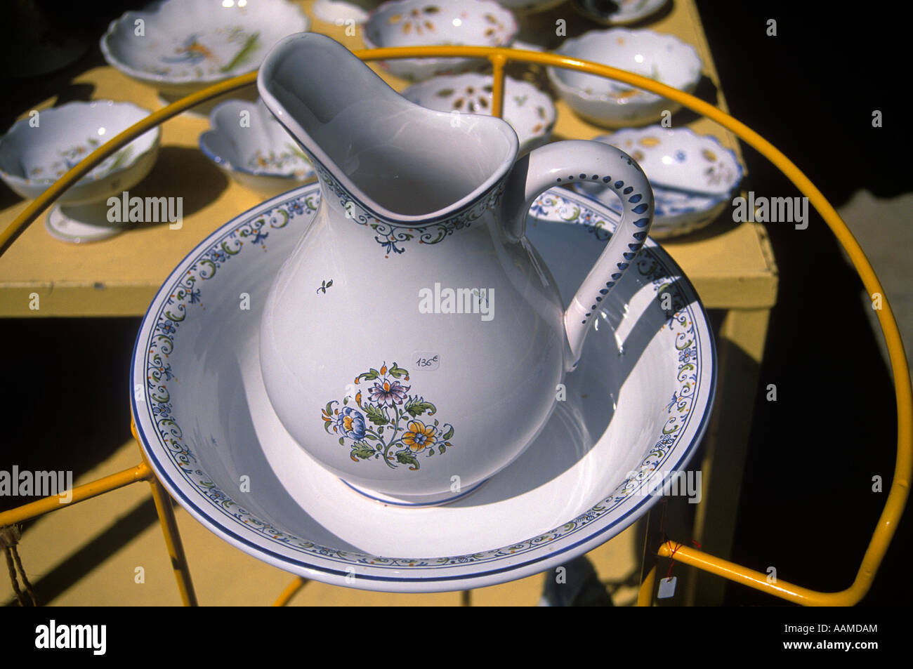 MOUSTIERS STE MARIE ALPES DE HAUTE PROVENCE FRANCE POTTERY SHOP DISPLAY ...