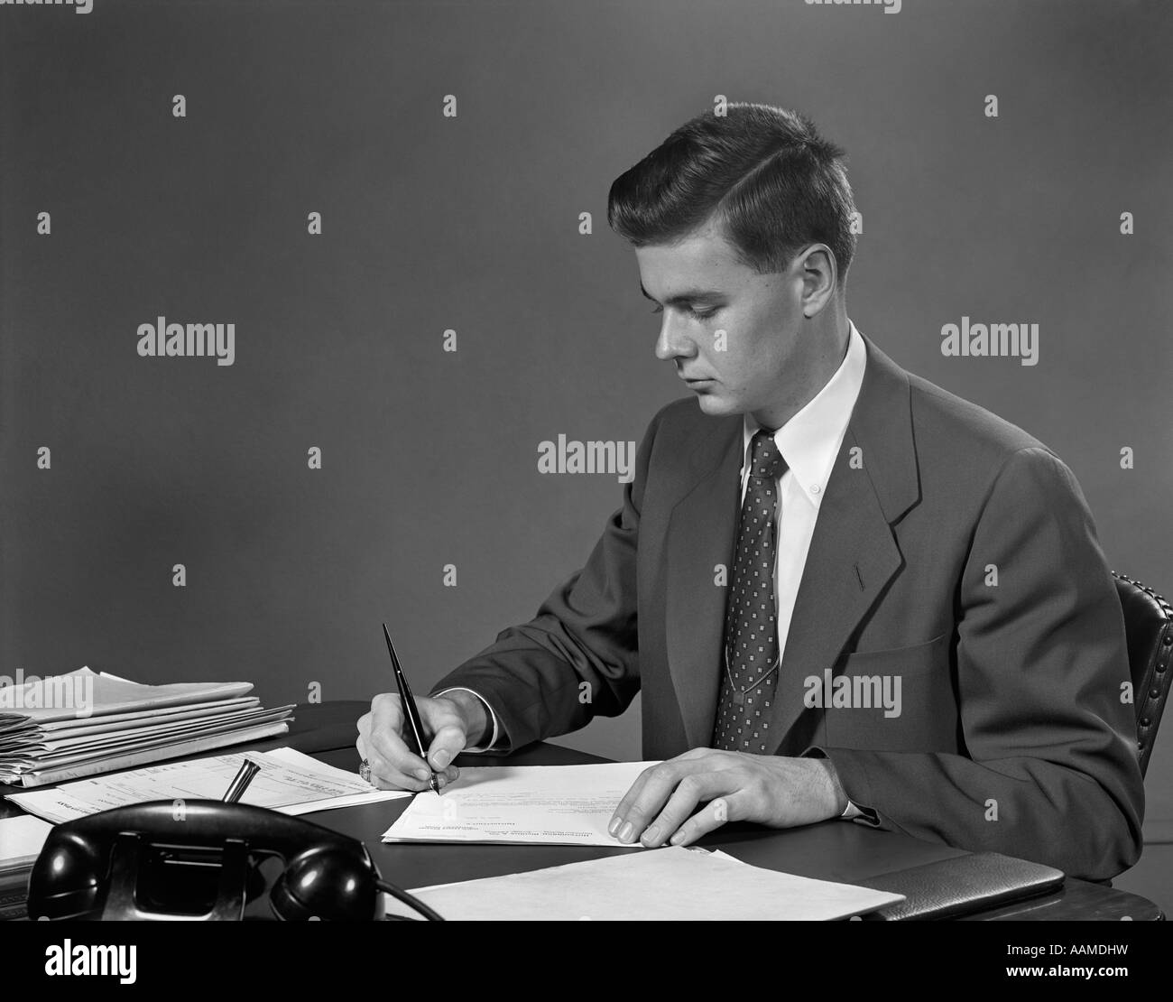 O264 hi-res stock photography and images - Alamy