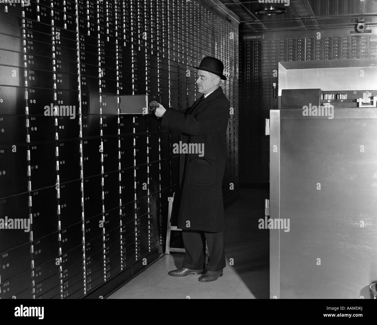 1940s BANK SAFETY DEPOSIT MAN SUIT HAT FINANCE Stock Photo - Alamy