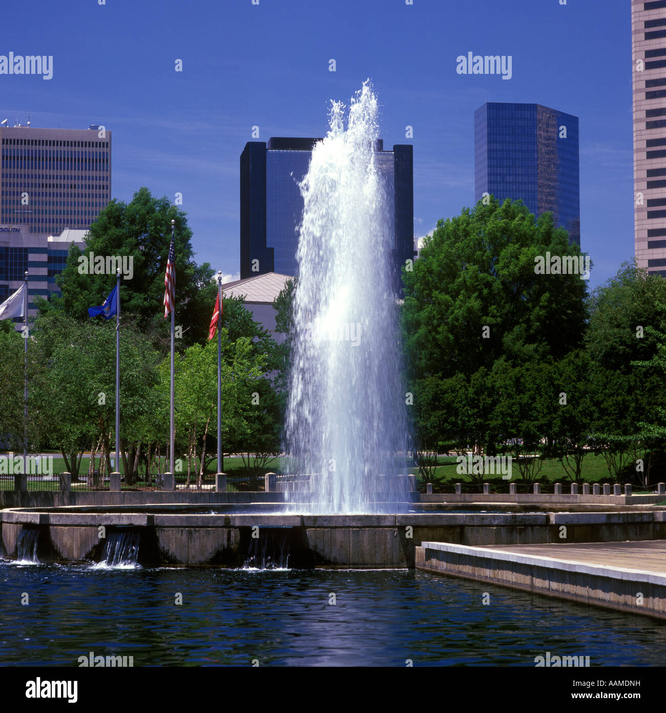 Charlotte skyline water fountain nc hi-res stock photography and images ...